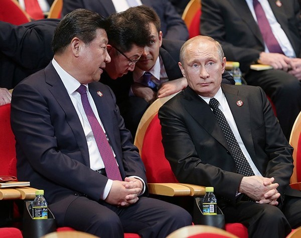Какой значок у Путина на лацкане пиджака? | Ответы Mail