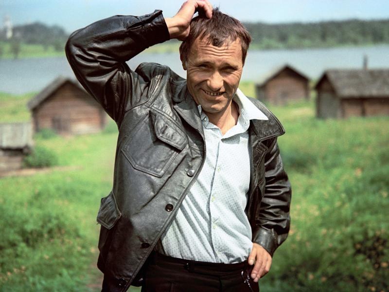 Дайте мне, пожалуйста, определение деревенского мужика, какой он ...